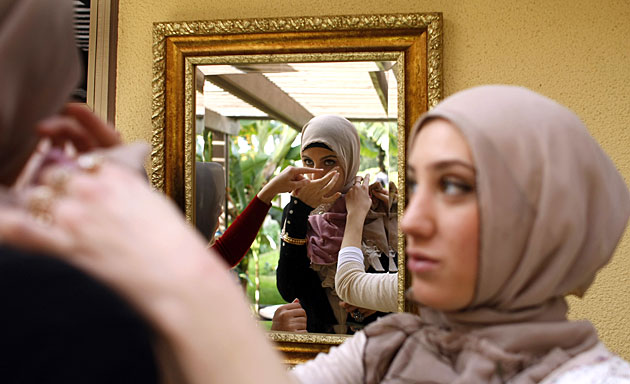Islamic head scarves ("Hijab") take fashion cues | SikhNet