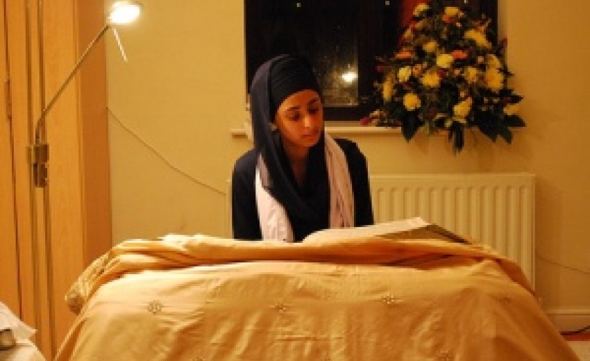 Sikh Girls Read Solo Akhand Paaths | SikhNet