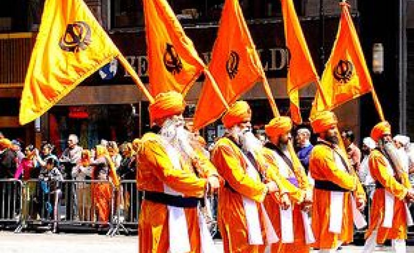 Sikhs in London conduct prayers and religious rites after Gurdwara fire ...