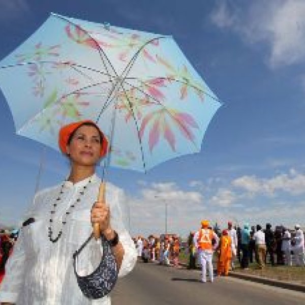 Calgary Sikhs hit the streets for annual parade ~ A pictorial | SikhNet