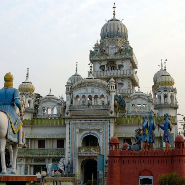 The Ardaas sculpture at Medhiana Sahib | SikhNet