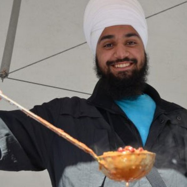 Calgary Sikh Group Gives Free Food To Promote Equality | SikhNet