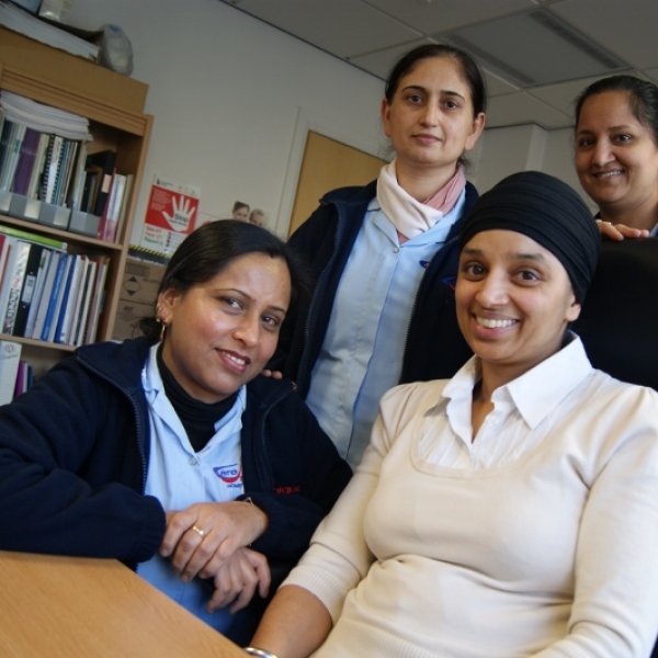 Nina Kaur wins Care Innovator Award at Care Unique in UK | SikhNet