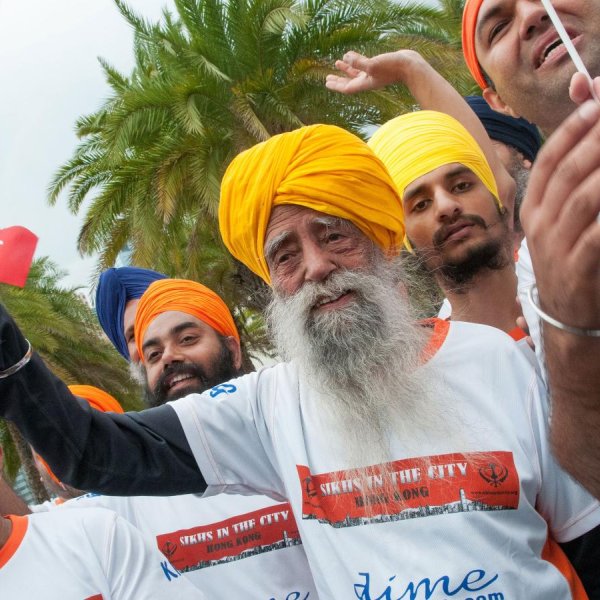 Runner Fauja Singh Keeps Going | SikhNet