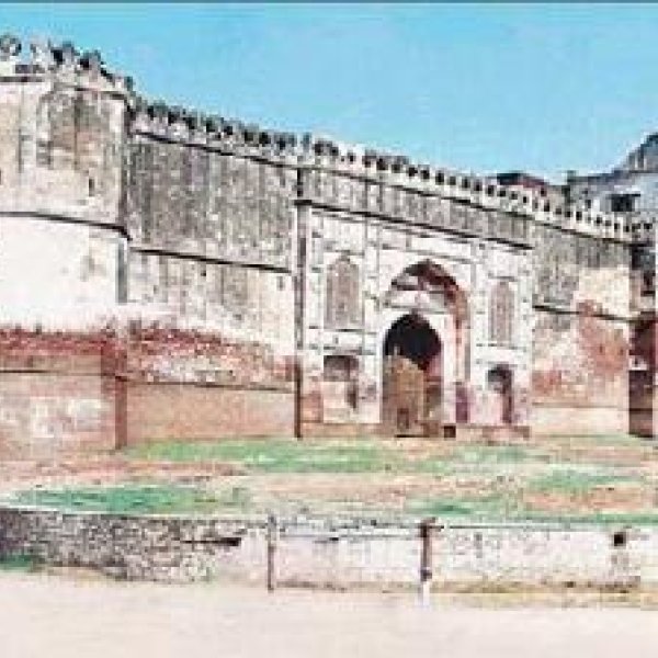 Decaying fort in need of serious conservation effort | SikhNet