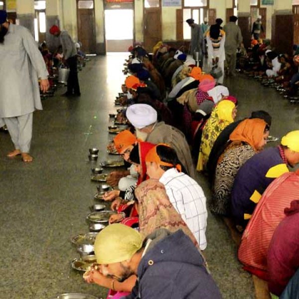 Where All May Eat: Golden Temple's Community Kitchen | SikhNet
