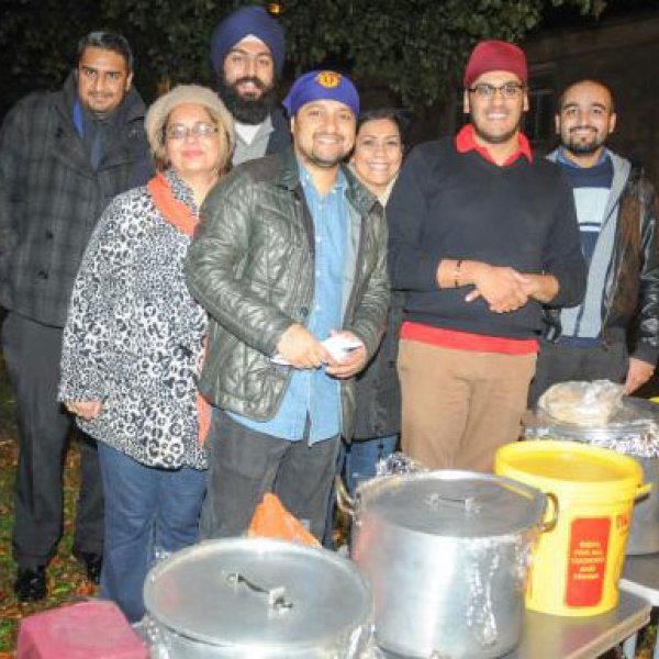Volunteers Set Up Makeshift Restaurant For Langar Week | SikhNet