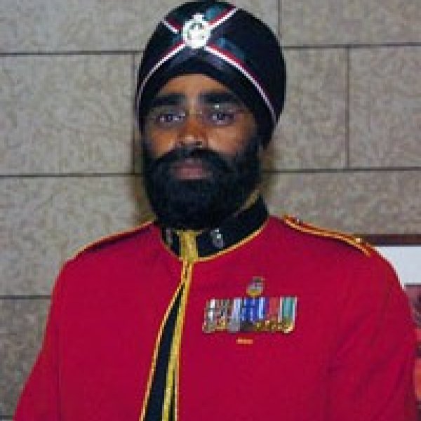 First Canadian Sikh soldier takes command of BC regiment | SikhNet