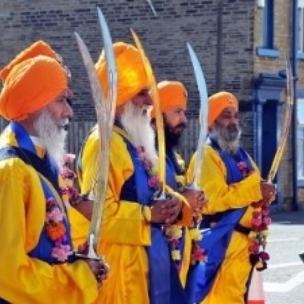 10,000 Sikhs go on parade in a sea of orange | SikhNet