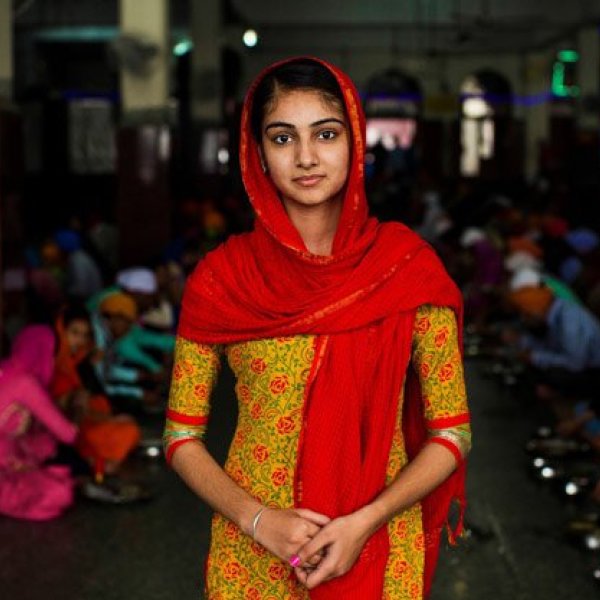 Romanian Photographer Documents Beauty of Indian Women | SikhNet