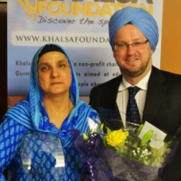 British MP Presents Awards to the Sikh Community | SikhNet