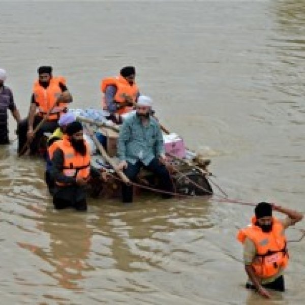 Sikh Community Proud of Service to Flood Victims | SikhNet