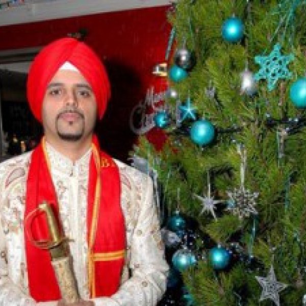 Sikh owners transform pub into Christmas haven to spread solidarity ...