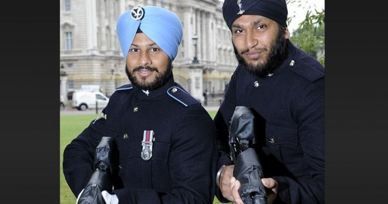 Meet the first Sikh soldiers to guard the Queen | SikhNet
