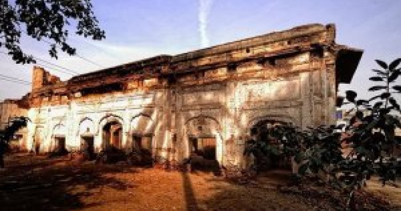 Historical Baradari serves as a dumping ground | SikhNet