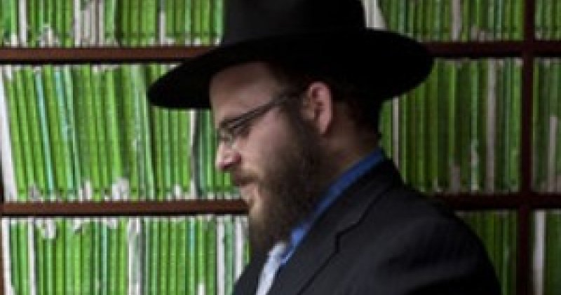 Rabbi's Beard Doesn't Make Cut | SikhNet