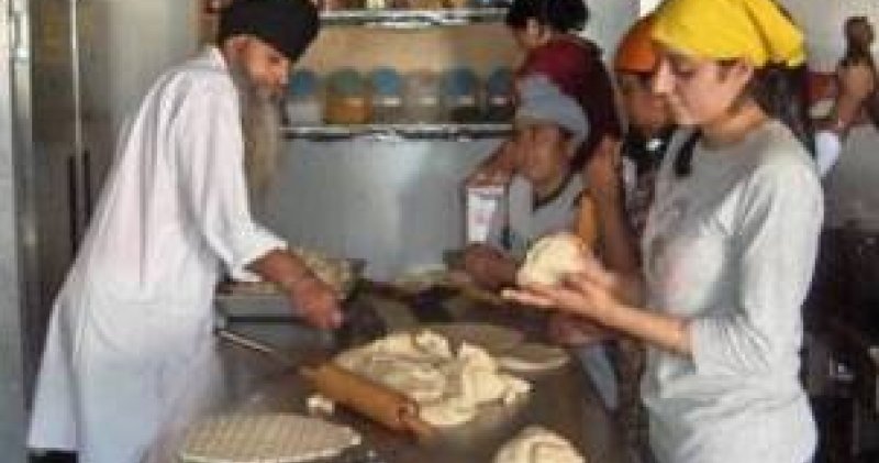 Sikhs to welcome Olympic Torch with Roti Roll Langar in UK | SikhNet